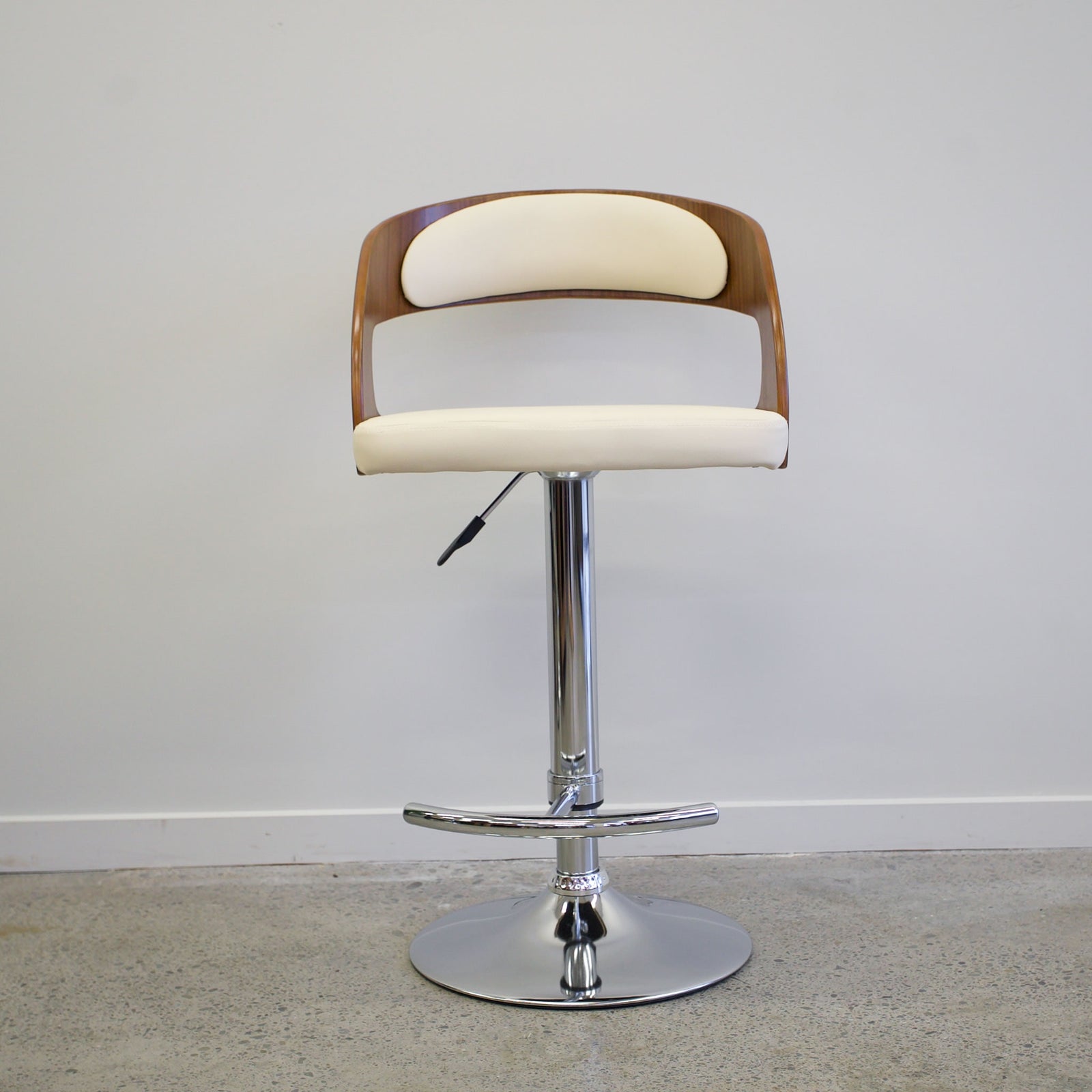 Brooklyn Curved Back Bar Stool - Cream/Chrome | JAVA – Java Furniture