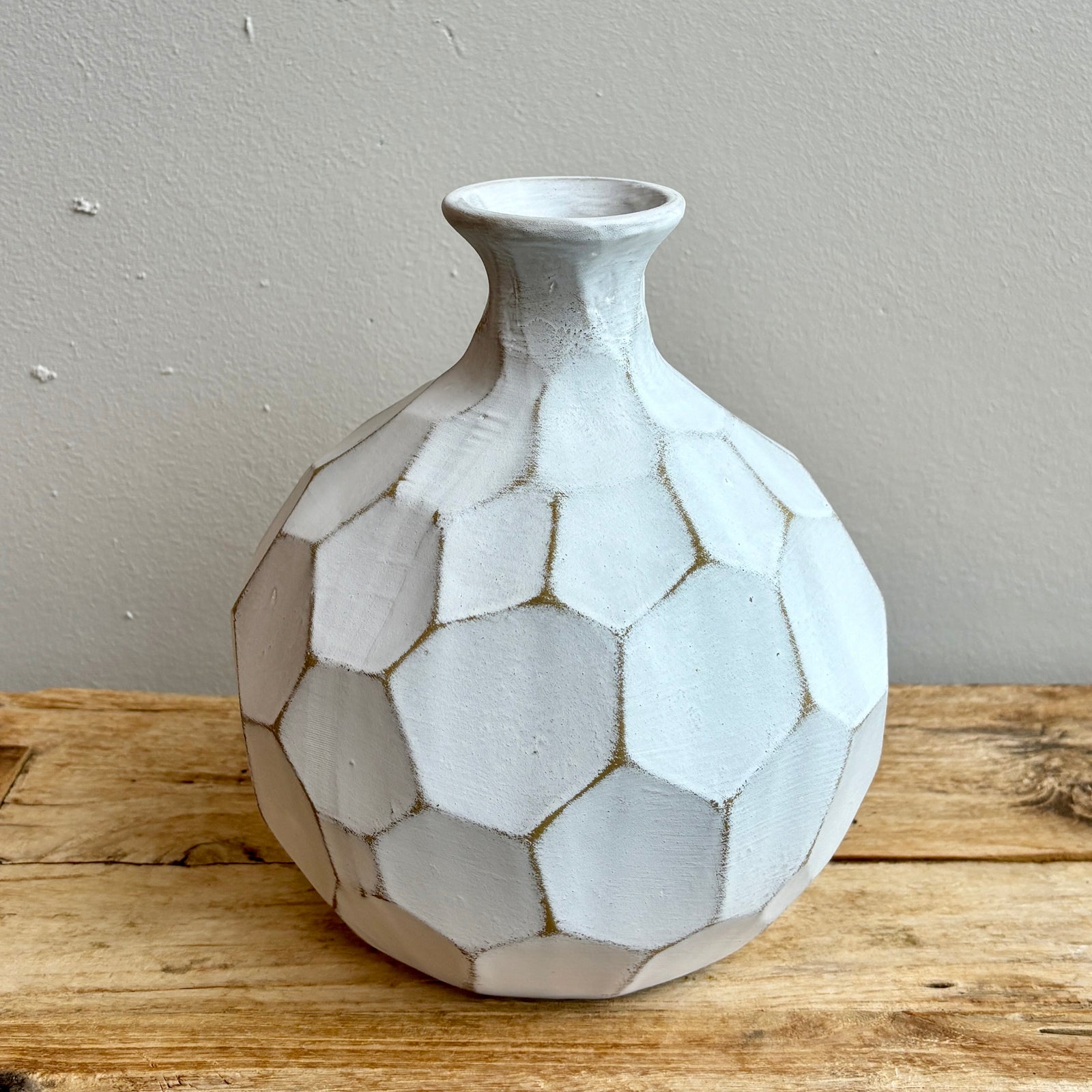 Honeycomb Whitewash Vase | JAVA – Java Furniture